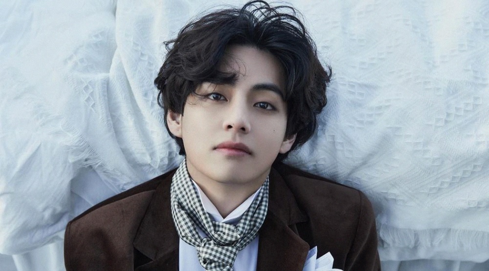 V из BTS поделился треком «It’s Beginning To Look A Lot Like Christmas»