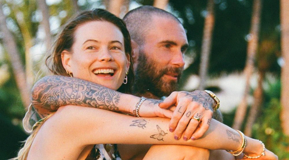 У фронтмена Maroon 5 Адама Левина и его жены Бехати Принслу родился третий ребенок