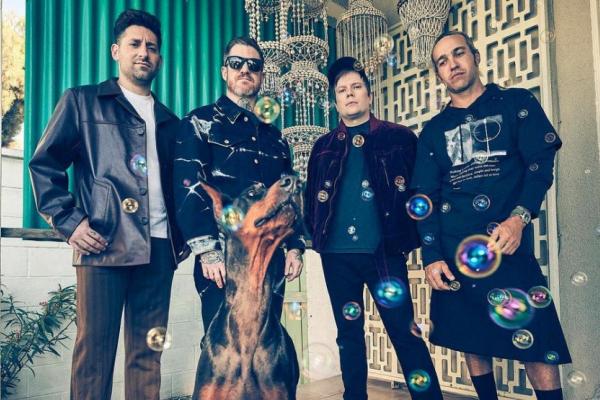 Fall Out Boy выпустили альбом «So Much (for) Stardust», первый за 5 лет
