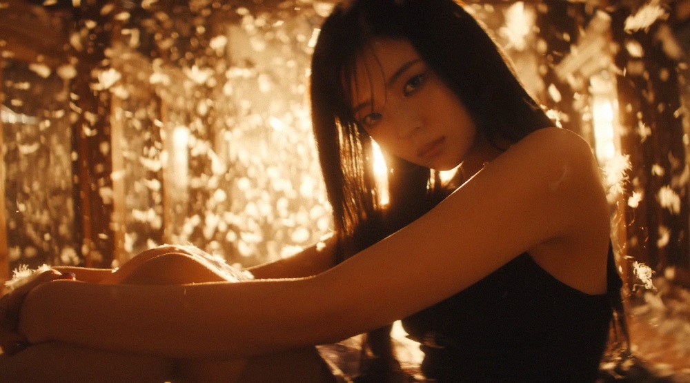 Itzy показали трейлер альбома «Gold» со сказочной эстетикой и ...