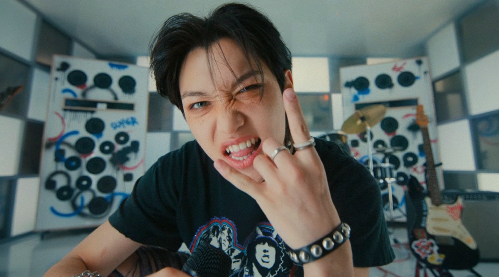 Stray Kids стали рок-звездами в клипе «Super Board»